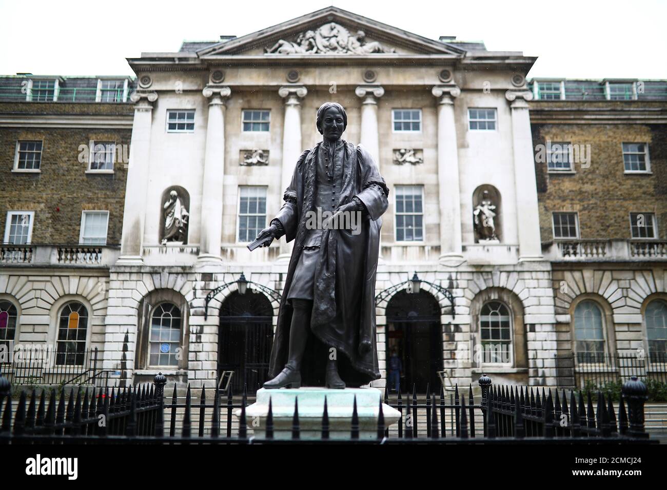 Thomas Guy Statue High Resolution Stock Photography and Images - Alamy