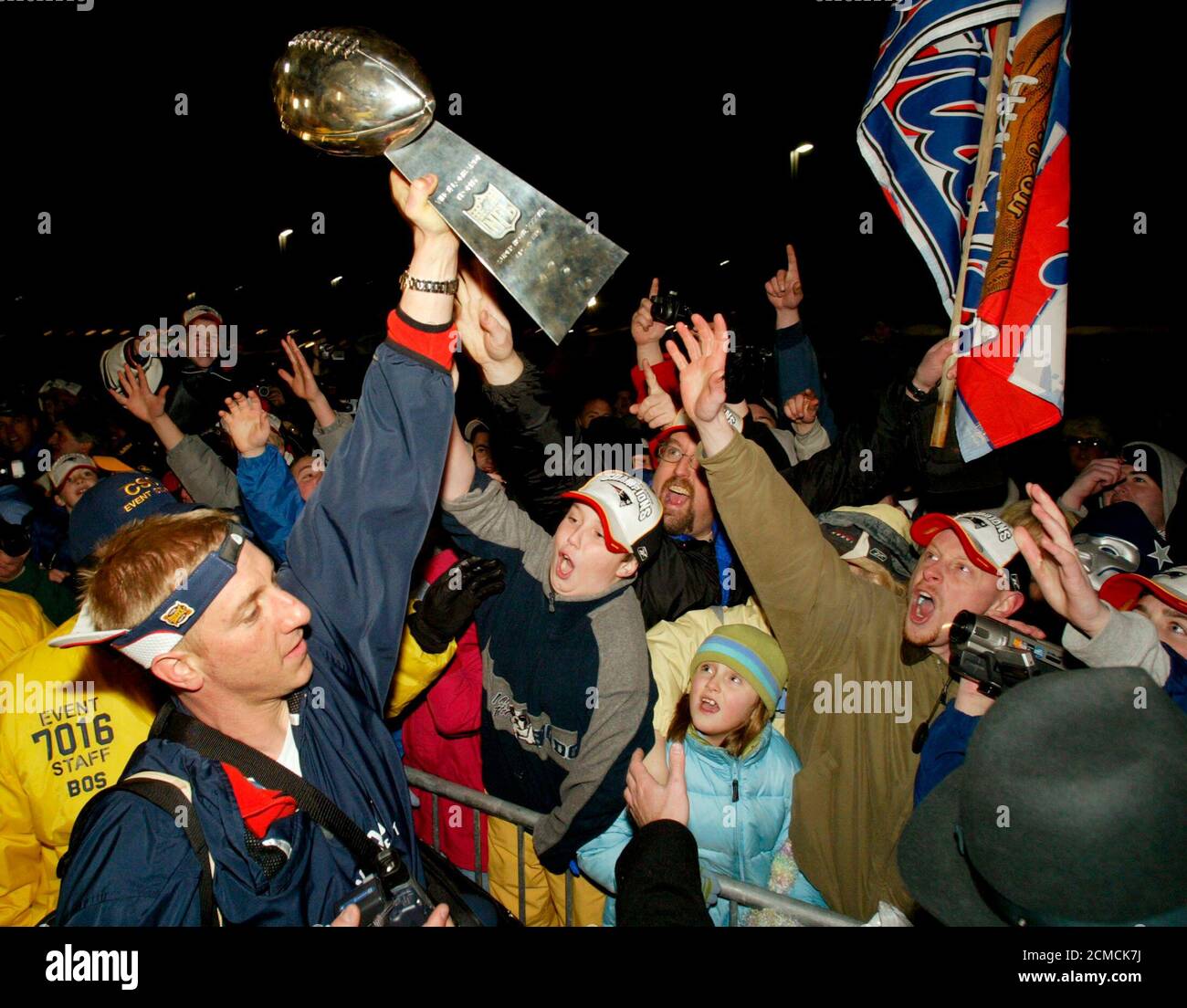 Nfl fans cheering hi-res stock photography and images - Alamy