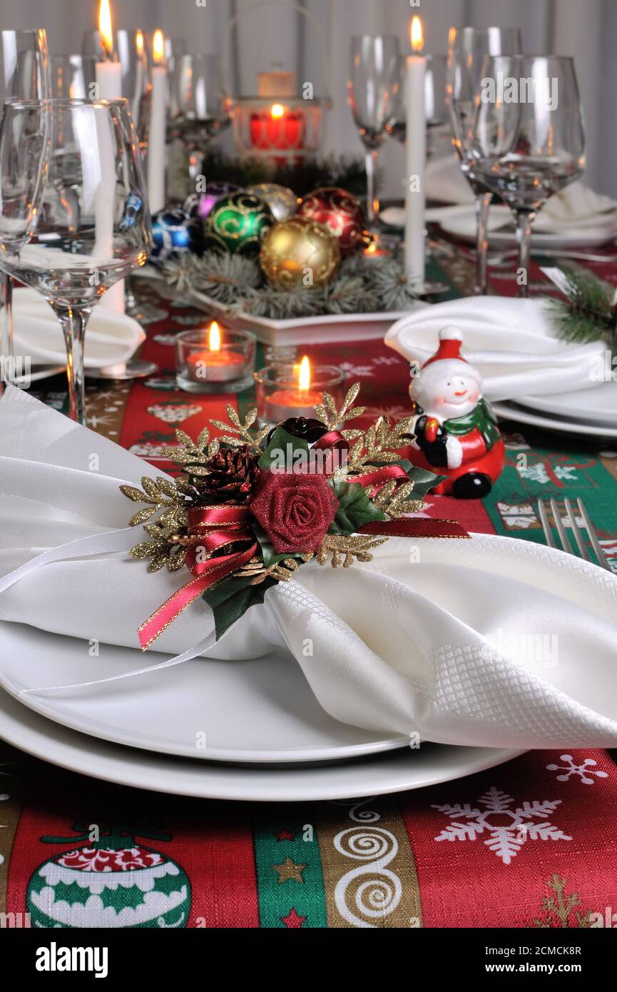 Place settings christmas lunch table hi-res stock photography and ...