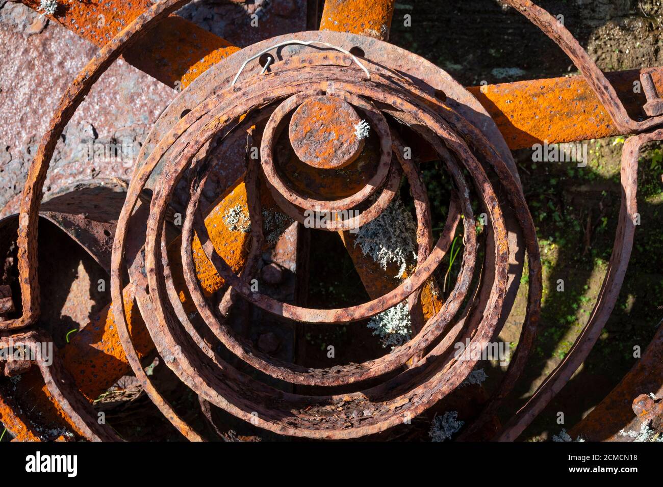 Gear wheels and other mining equipment at Mitchells Gully Gold Mine ...