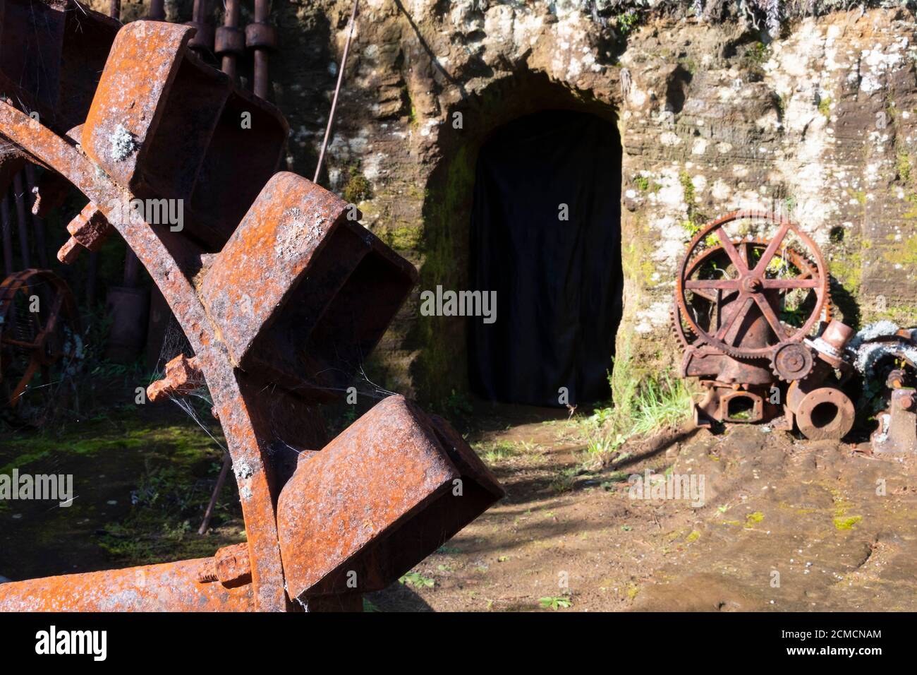 Gear wheels and other mining equipment at Mitchells Gully Gold Mine ...