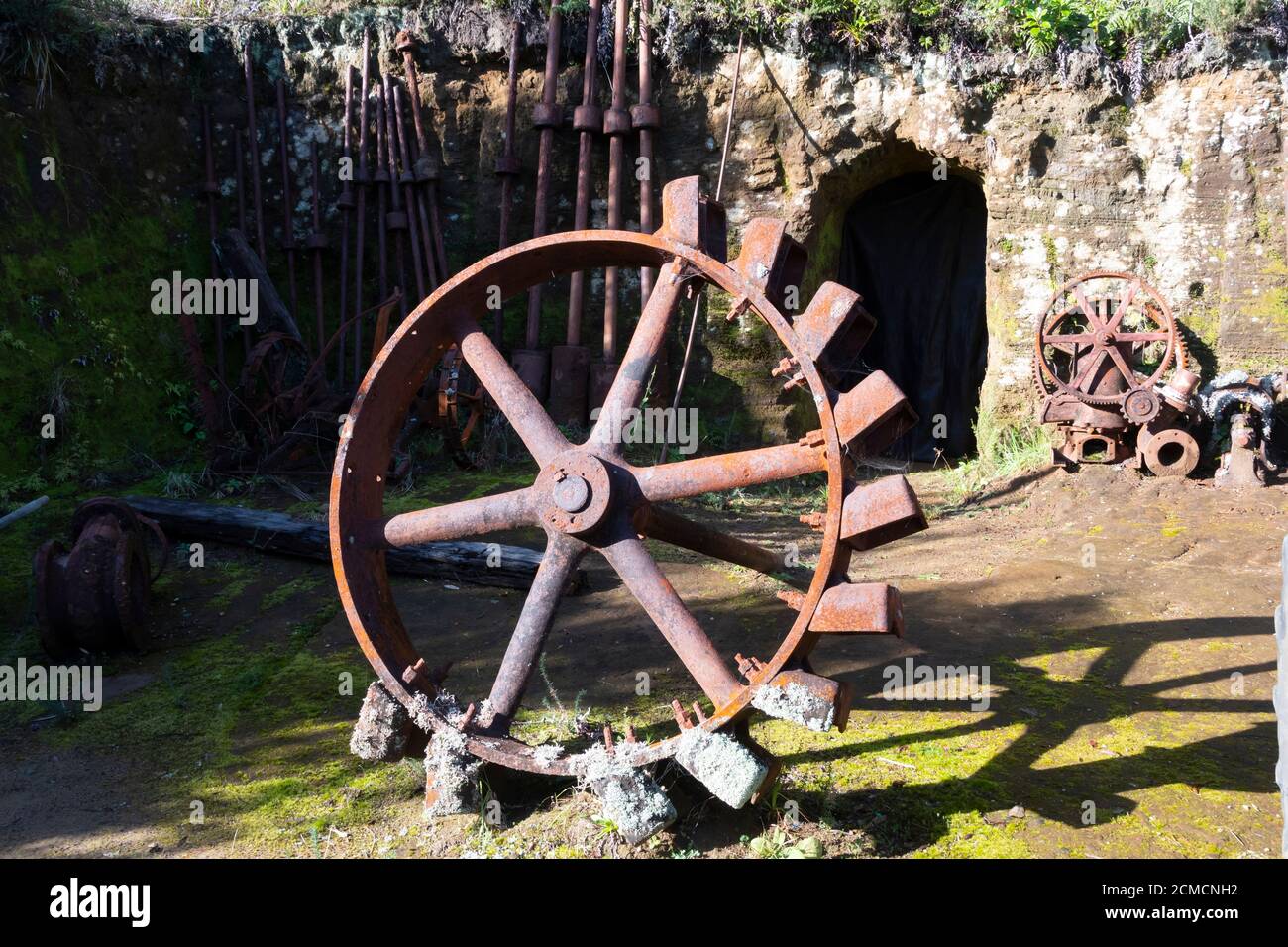 Gear wheels and other mining equipment at Mitchells Gully Gold Mine ...