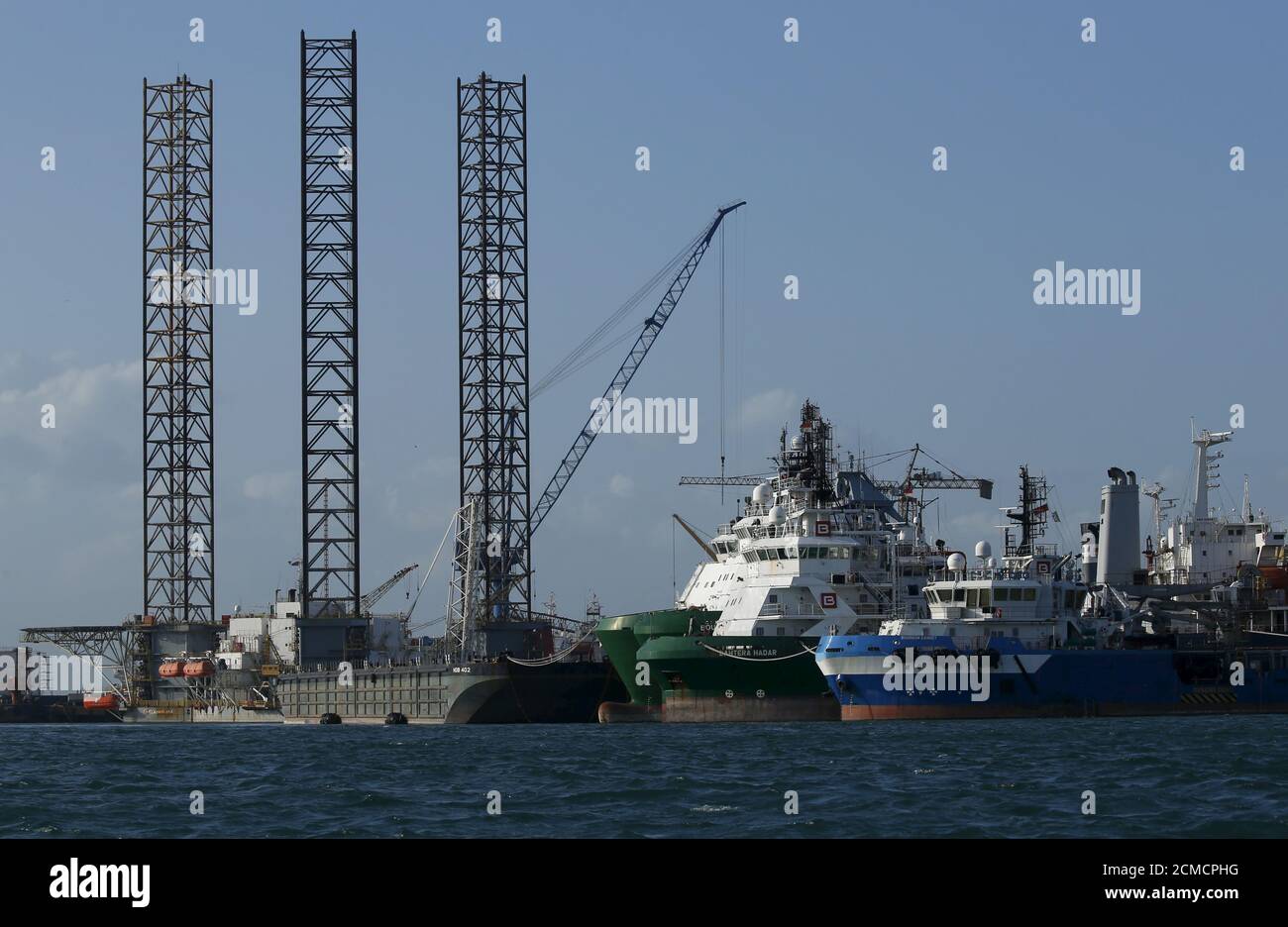 Shipyards batam riau indonesia hi-res stock photography and images - Alamy