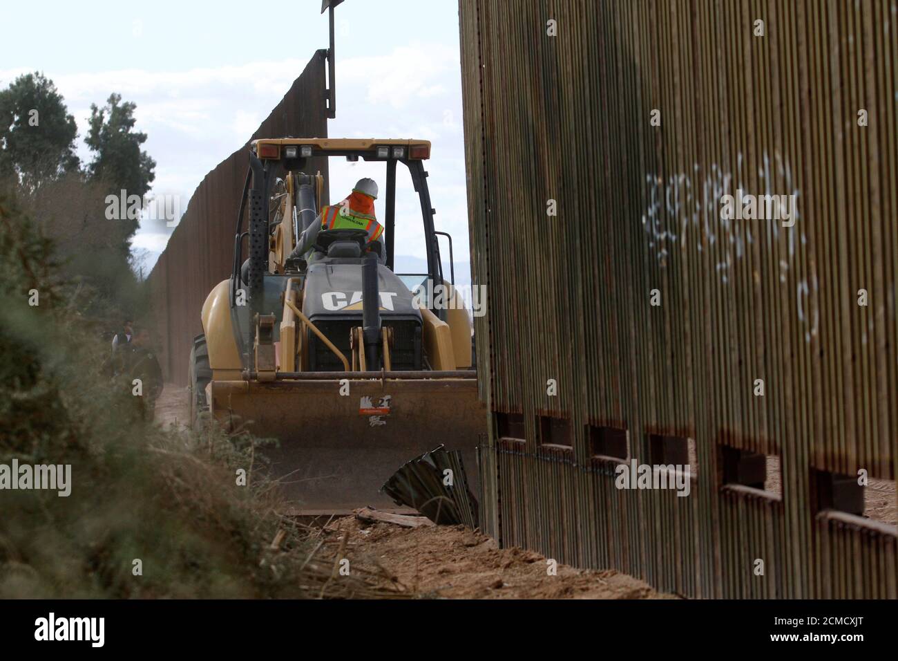 Us border wall construction hi-res stock photography and images - Alamy
