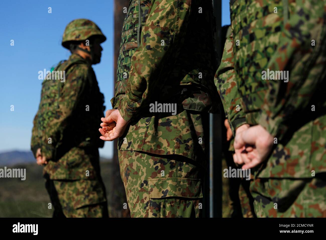 Soldiers from japanese self defense force hi-res stock photography and ...