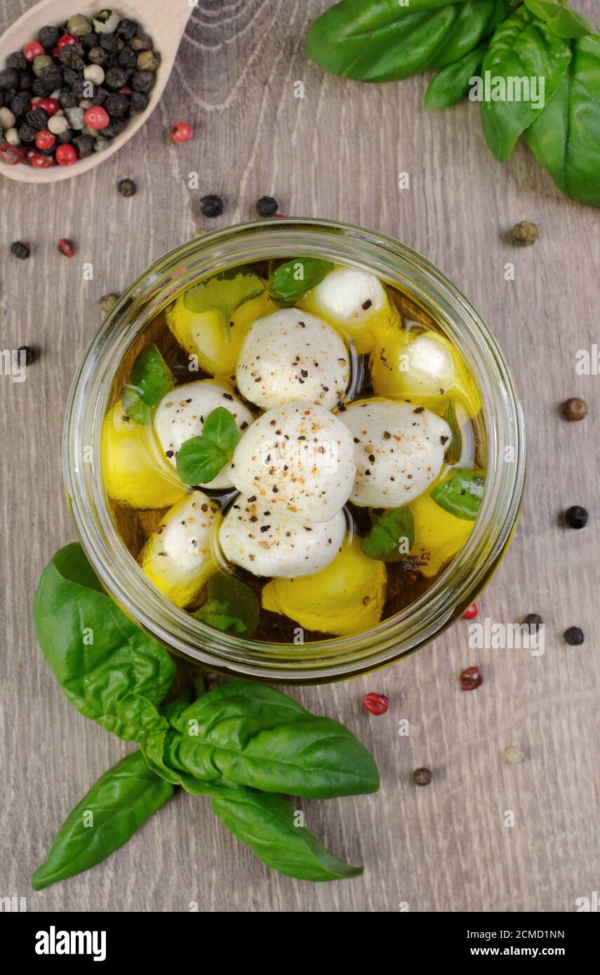 Baby mozzarella hi-res stock photography and images - Alamy