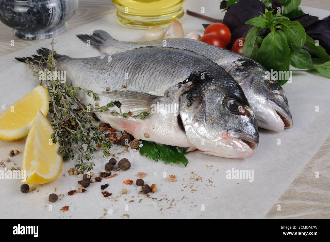 Fresh sea bream (Dorado Stock Photo - Alamy