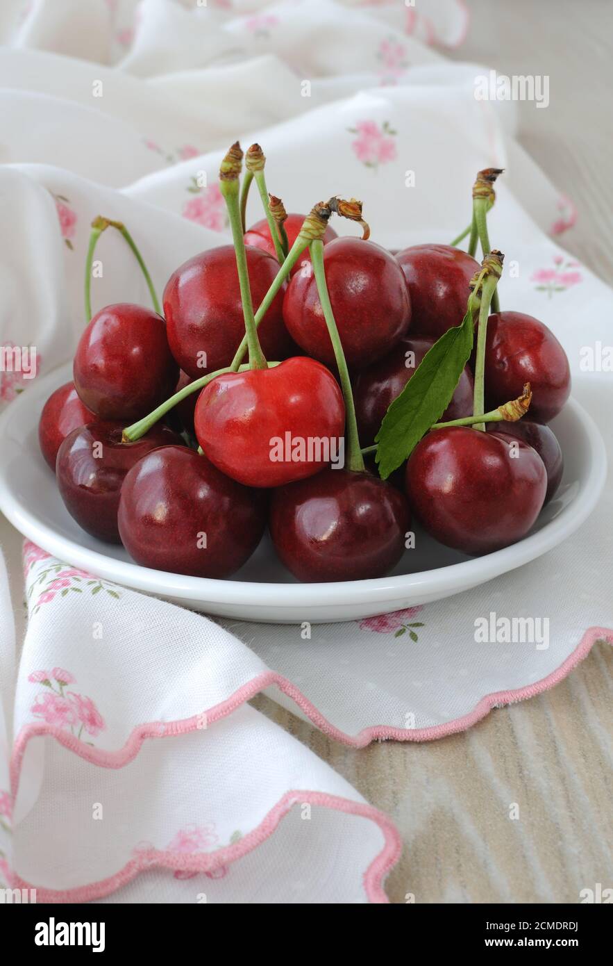 Cherries plate hi-res stock photography and images - Alamy