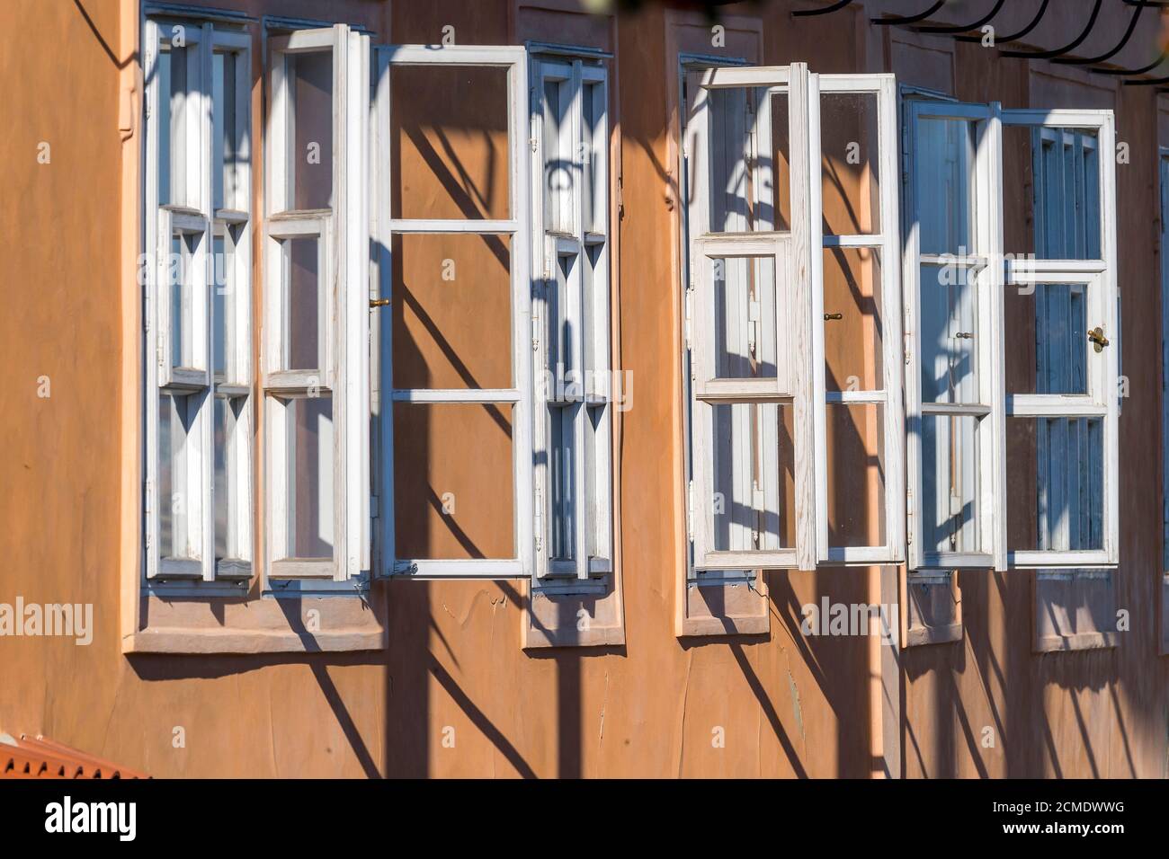 Segmented windows hi-res stock photography and images - Alamy