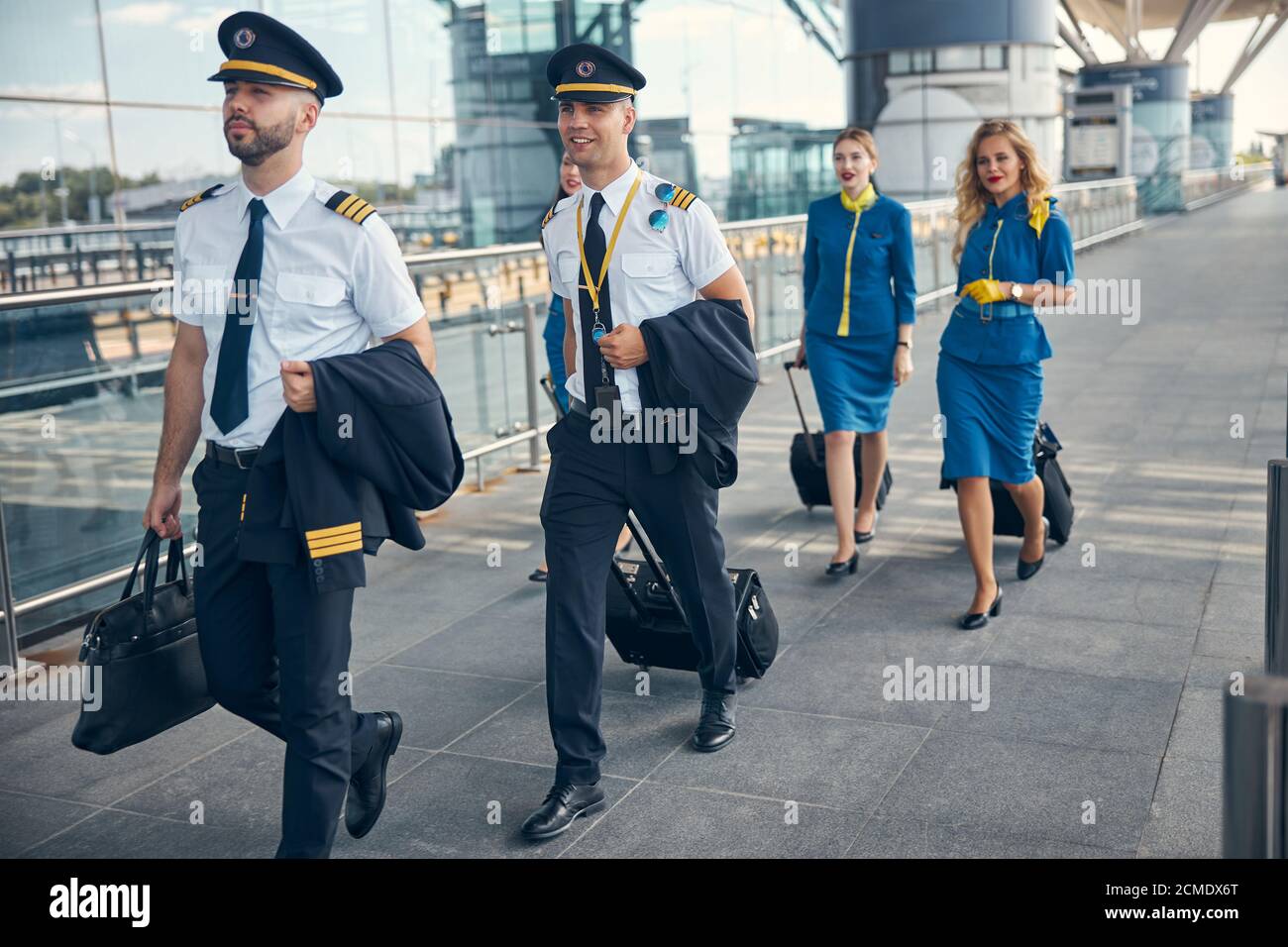 Aircrew walking hi-res stock photography and images - Alamy
