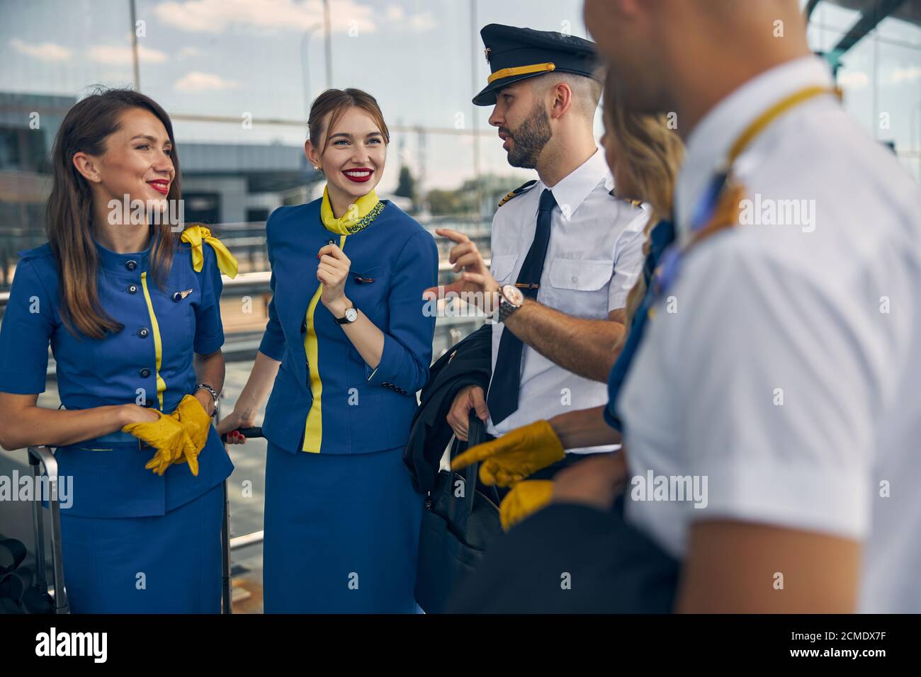 Captain talking to team hi-res stock photography and images - Alamy
