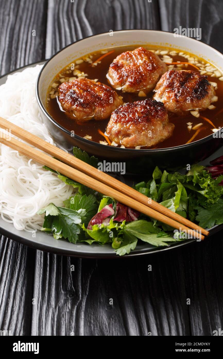 Bun cha consists of rice vermicelli noodles (bun), grilled pork (cha ...