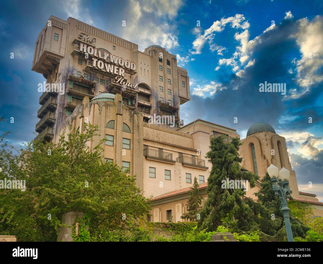 Hollywood tower hotel disneyland paris hi-res stock photography and ...