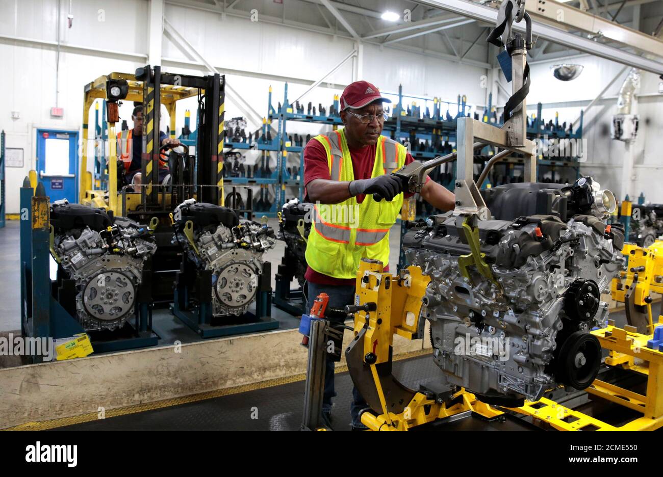 Gm v6 hi-res stock photography and images - Alamy