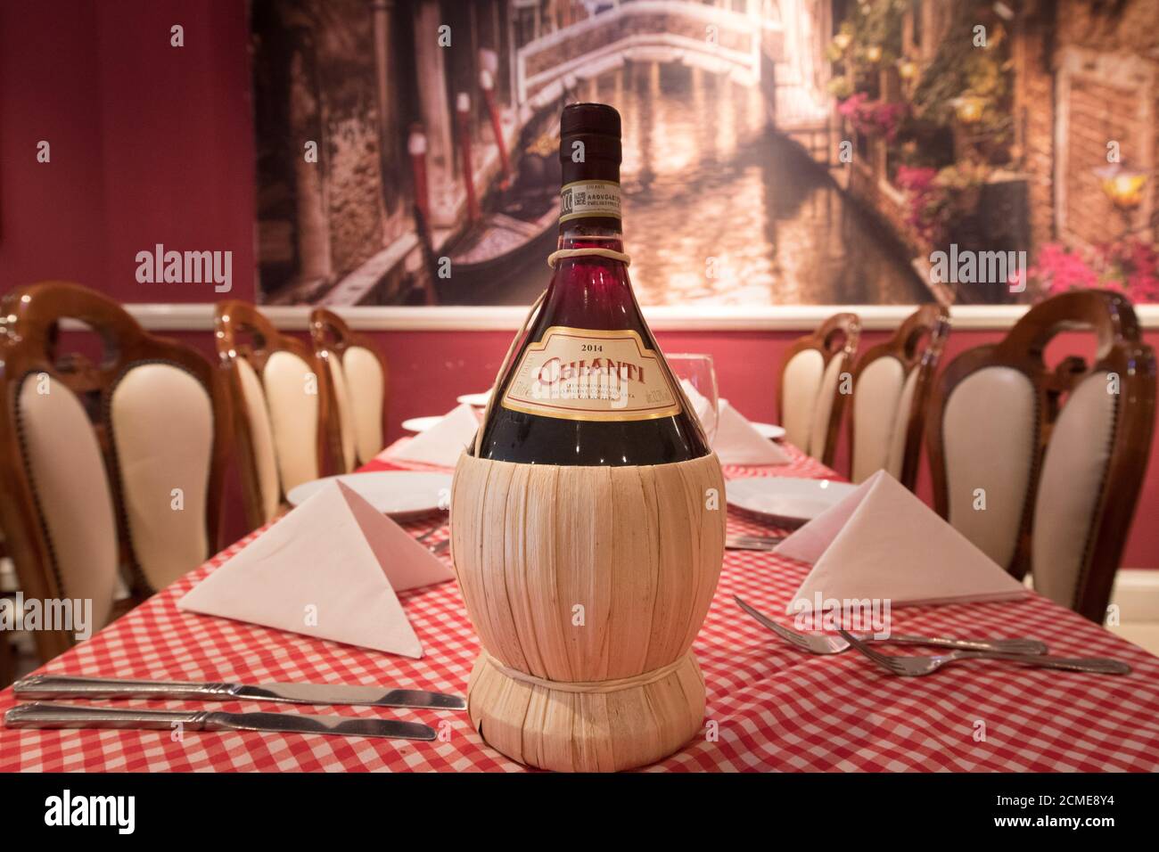 Chianti Italian restaurant Stock Photo - Alamy
