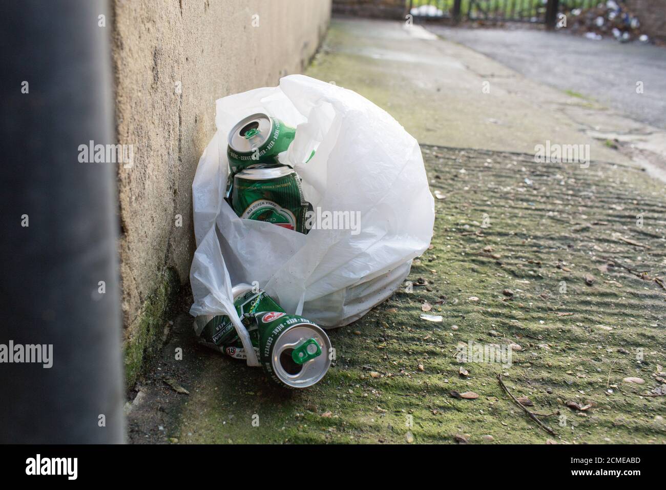 Empty beer cans hi-res stock photography and images - Alamy