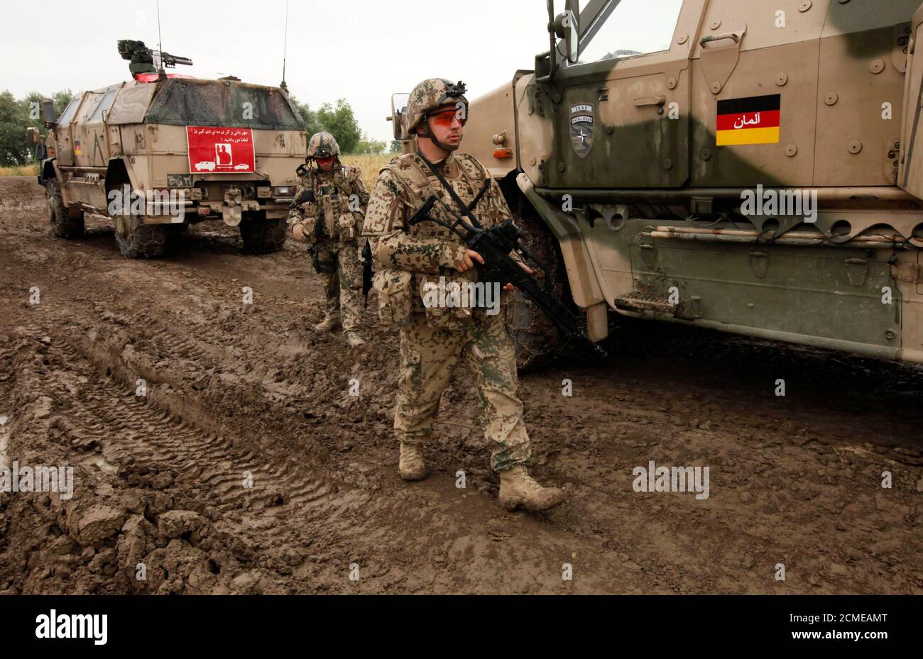 Qrf soldiers hi-res stock photography and images - Alamy