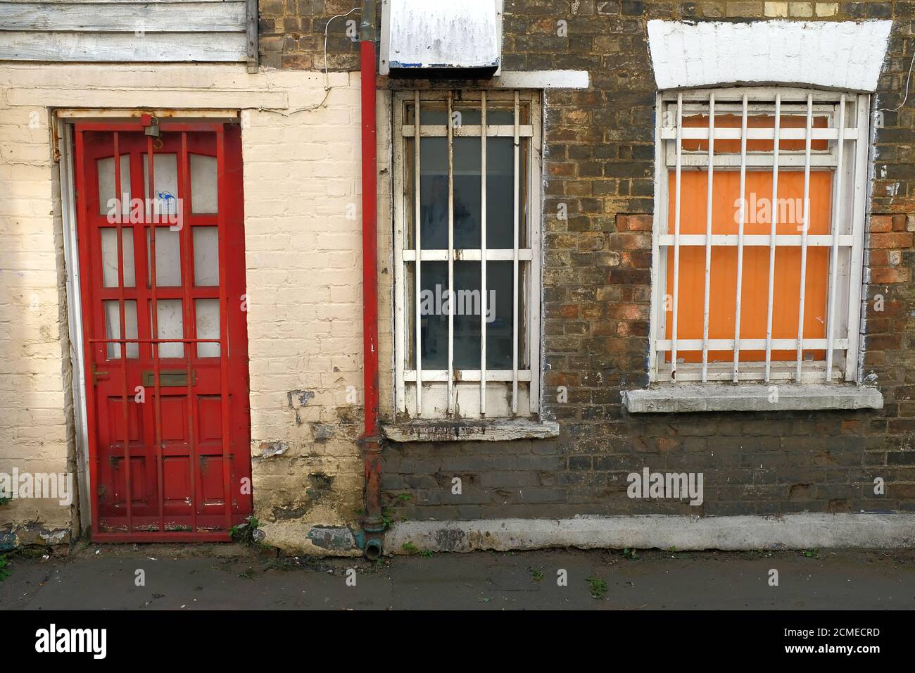 Old building door windows hi-res stock photography and images - Alamy