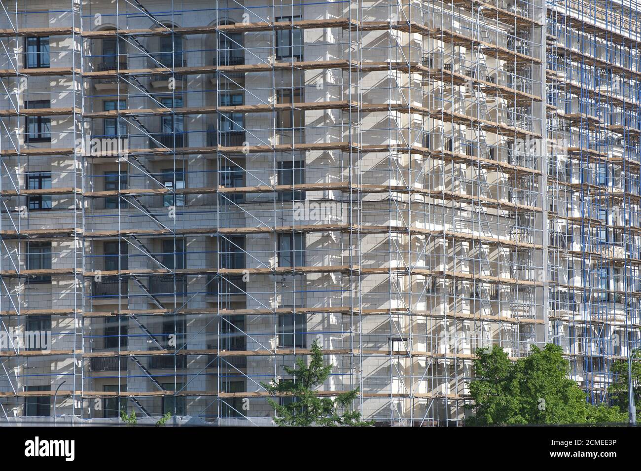 Large horizontal building hi-res stock photography and images - Alamy