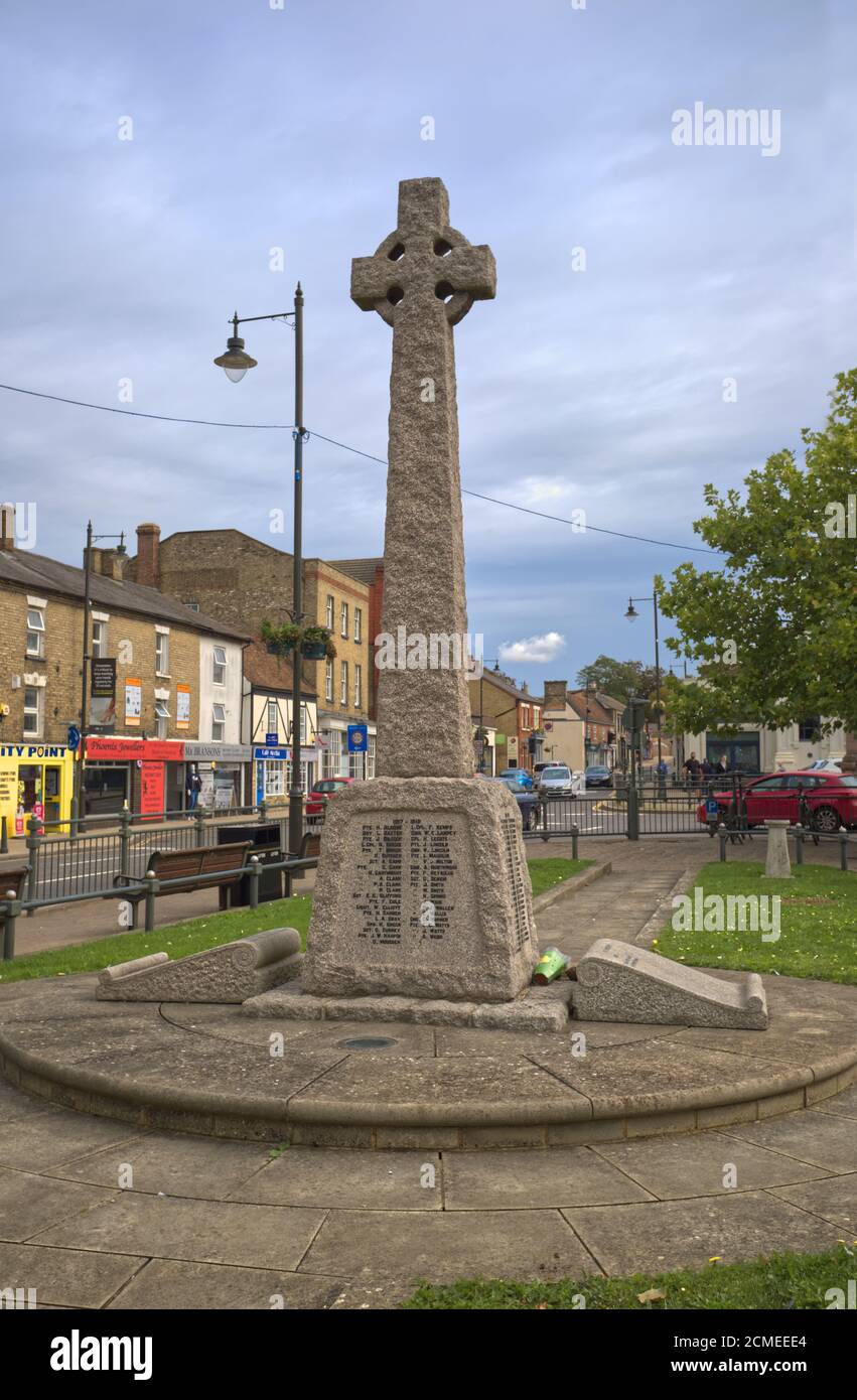 War memorial in market square hi-res stock photography and images - Alamy