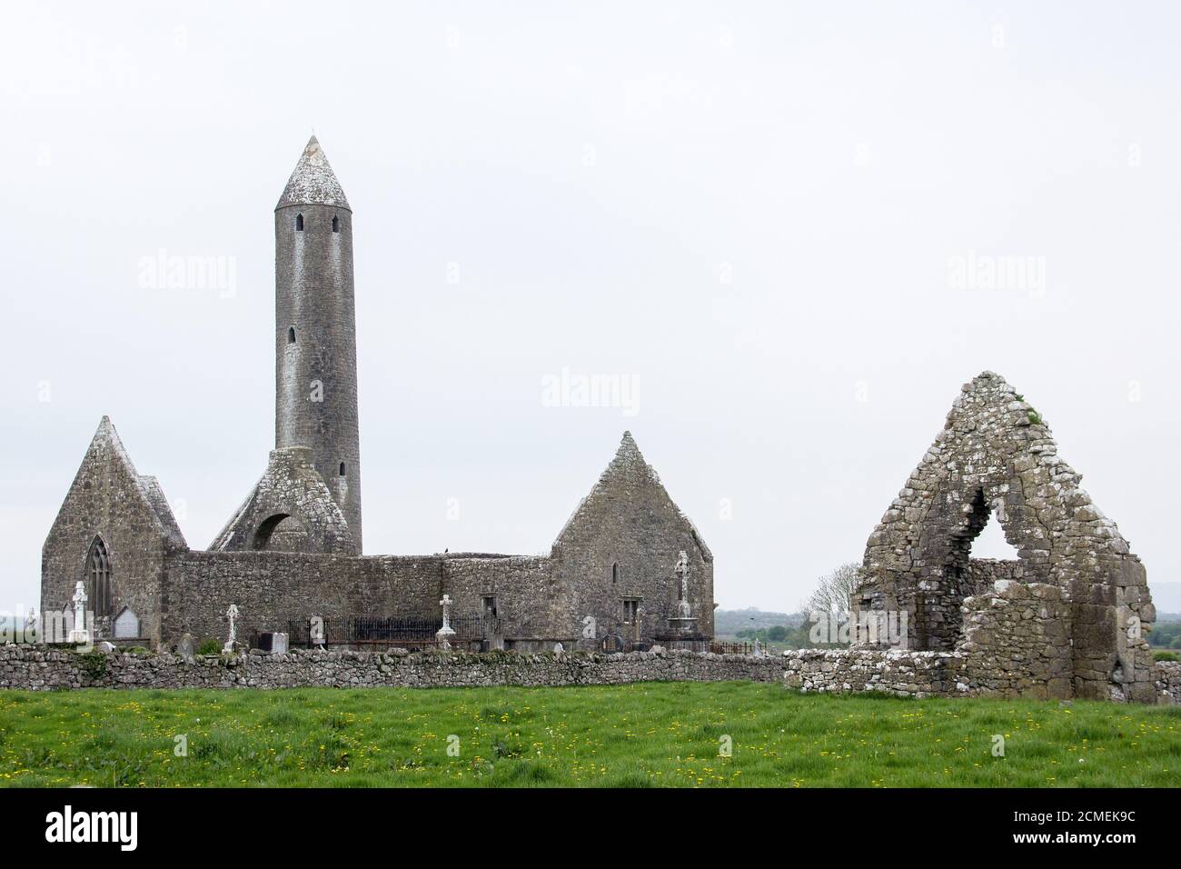 Kilmacduagh monastery hi-res stock photography and images - Alamy