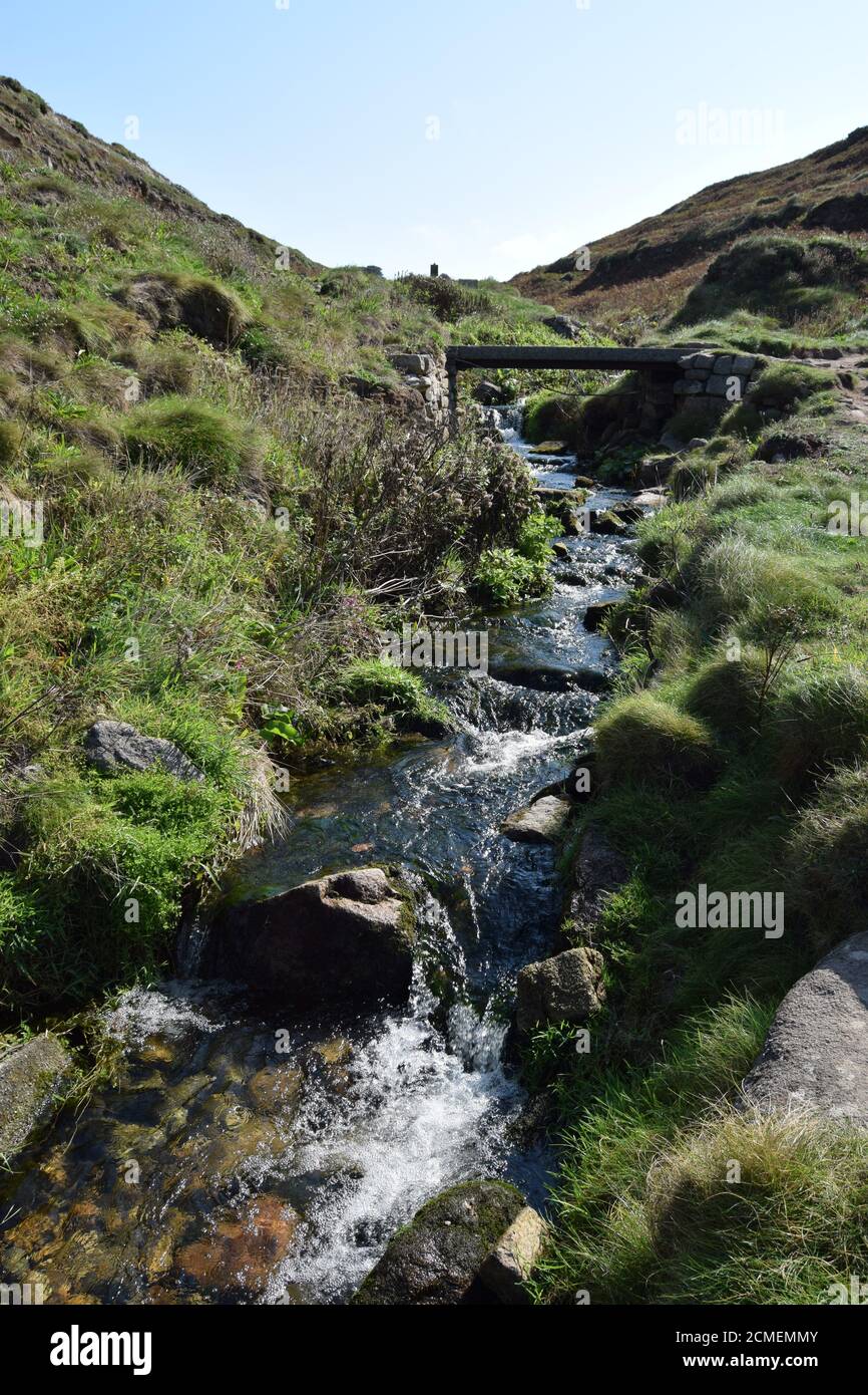 Open hillside hi-res stock photography and images - Alamy