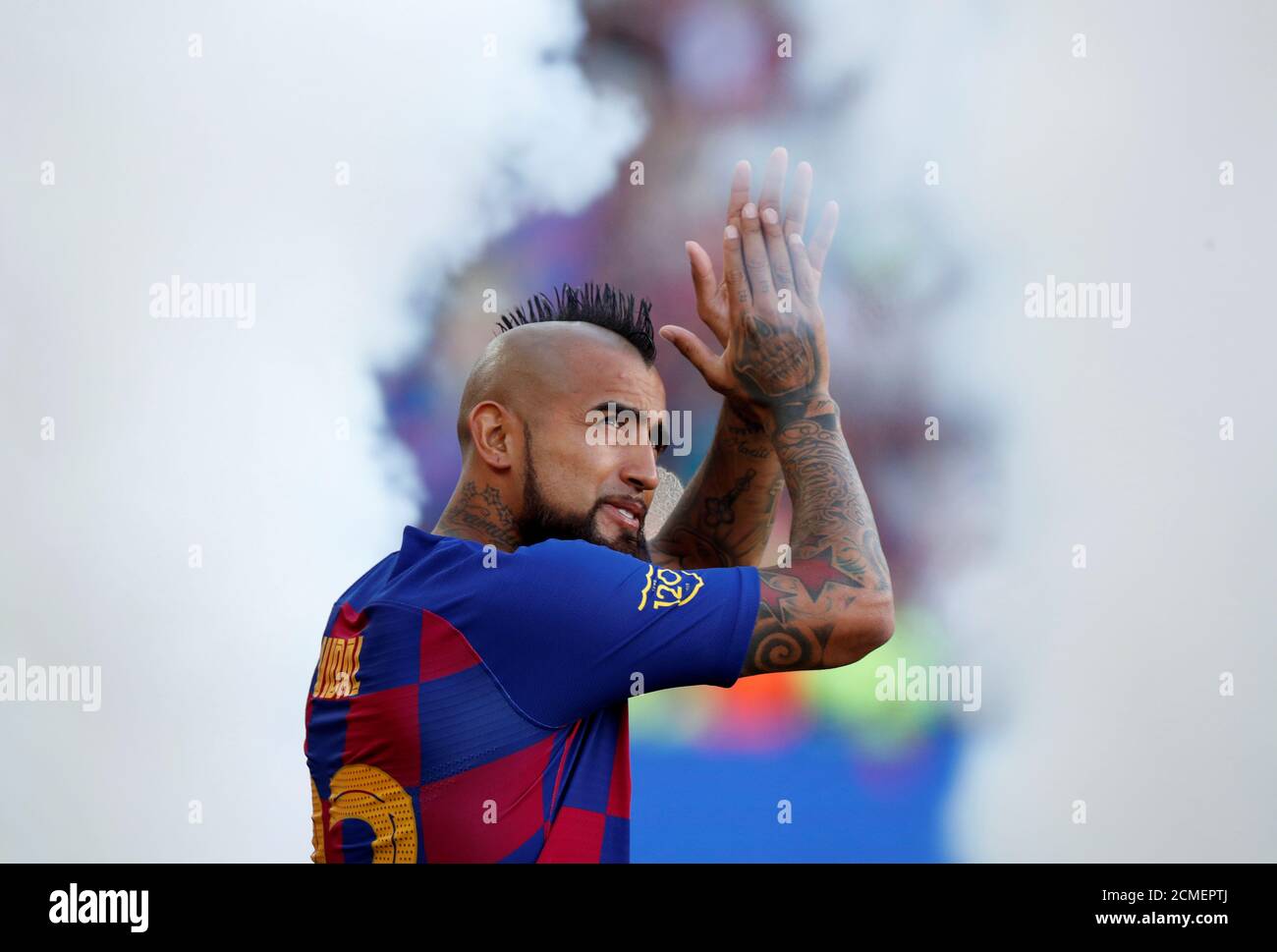 Arturo vidal trophy hi-res stock photography and images - Alamy