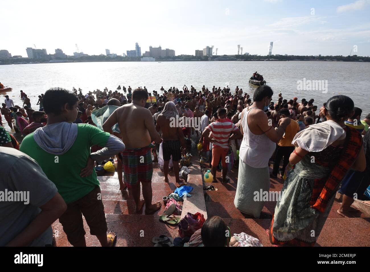 Kolkata, India. 17th Sep, 2020. Tarpana, the Hindu ritual for the ...