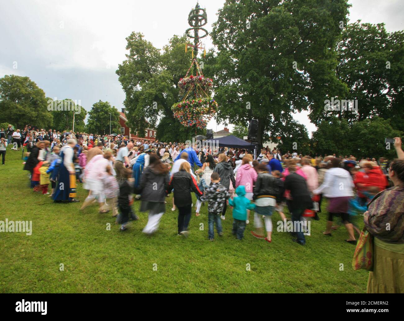 MIDSUMMER DANCE around the maypole in drizzle Stock Photo - Alamy
