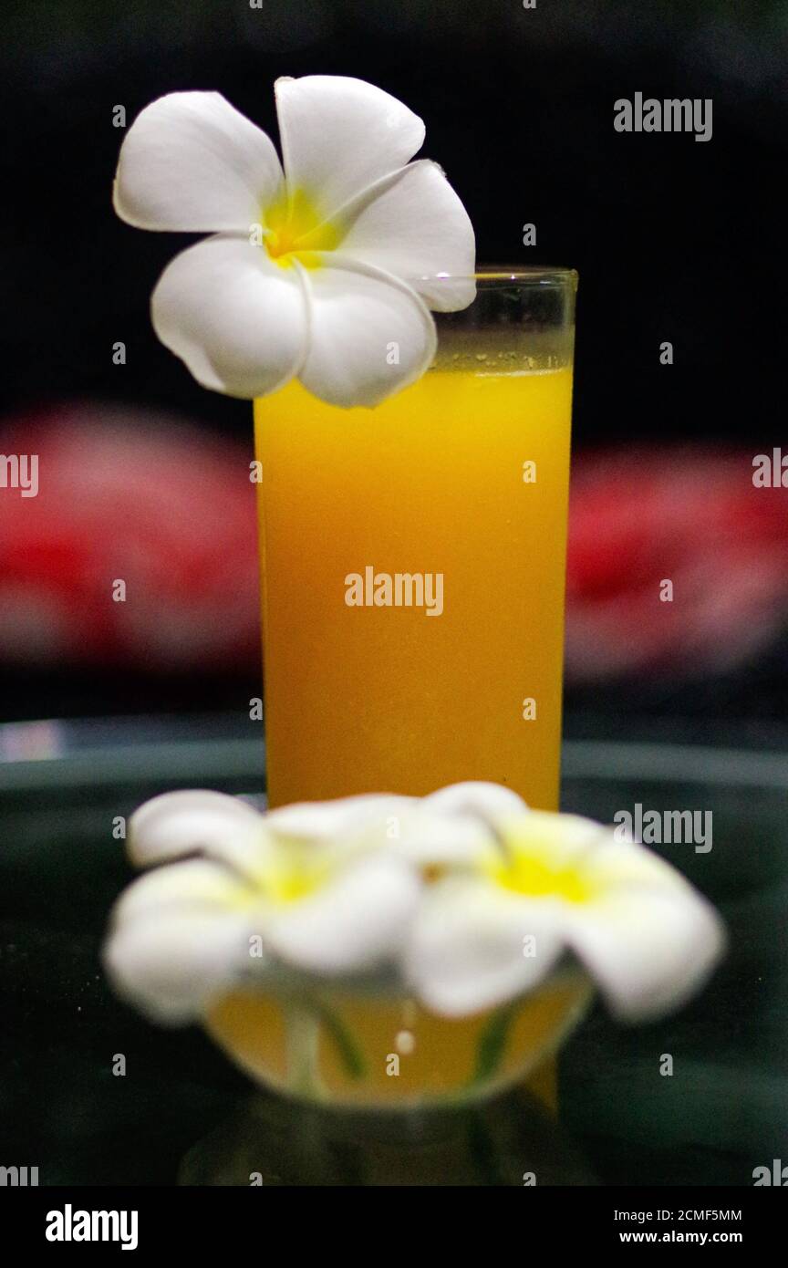 Magnolia restaurant hi-res stock photography and images - Alamy