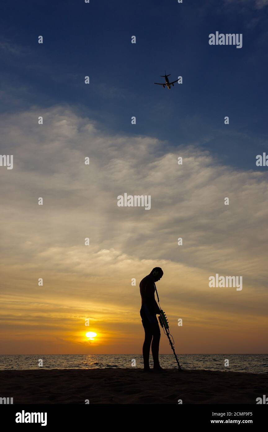 Metal detector archeology hi-res stock photography and images - Alamy