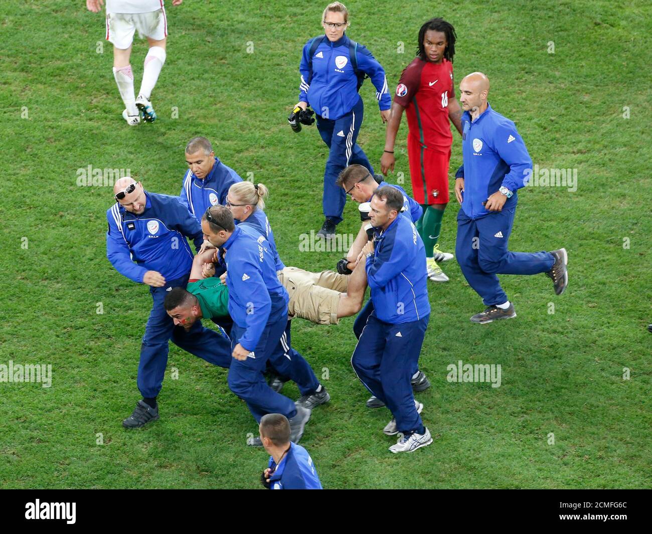 Streaker police hi-res stock photography and images - Alamy