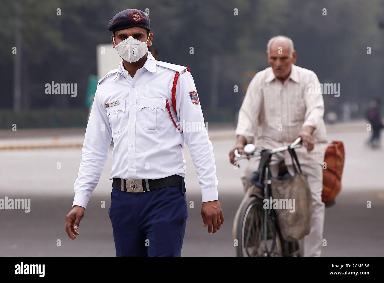Traffic policeman with mask hi-res stock photography and images - Alamy