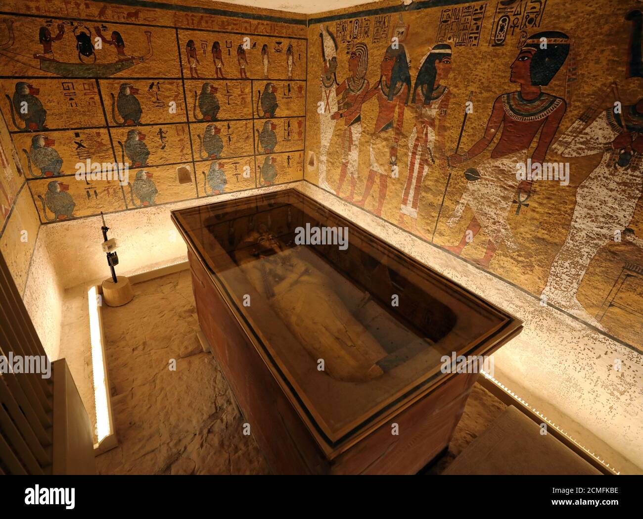 Tutankhamun sarcophagus in tomb hi-res stock photography and images - Alamy