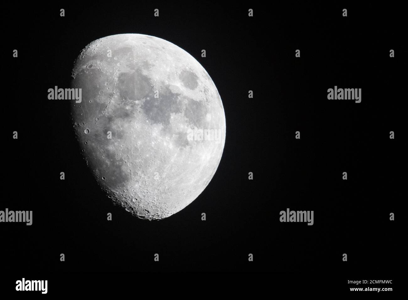 Half Moon Background / The Moon is an astronomical body that orbits ...