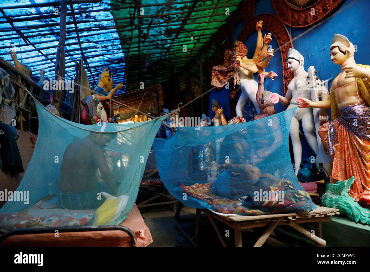 Idol making workshop hi-res stock photography and images - Alamy