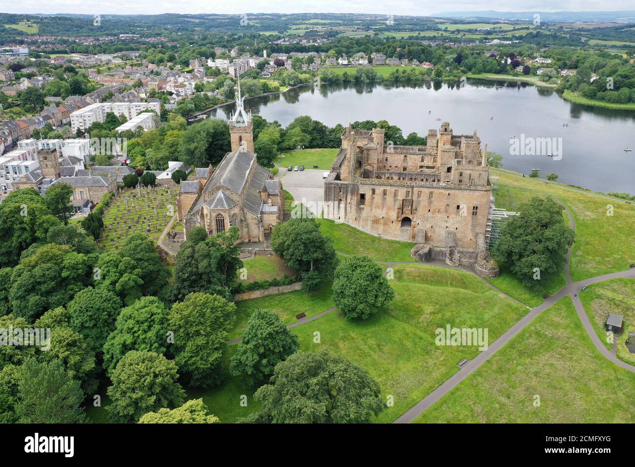Linlithgow palace hi-res stock photography and images - Alamy