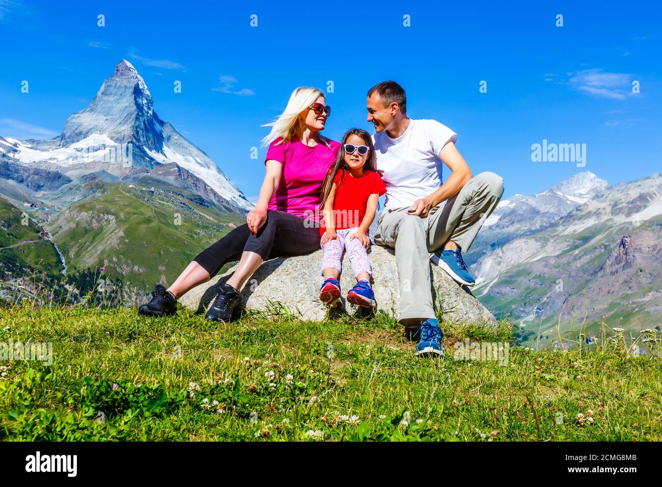 Relaxed family travel mountains outdoors hi-res stock photography and ...