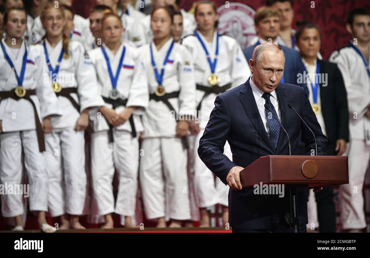 Vladimir putin judo hi-res stock photography and images - Alamy