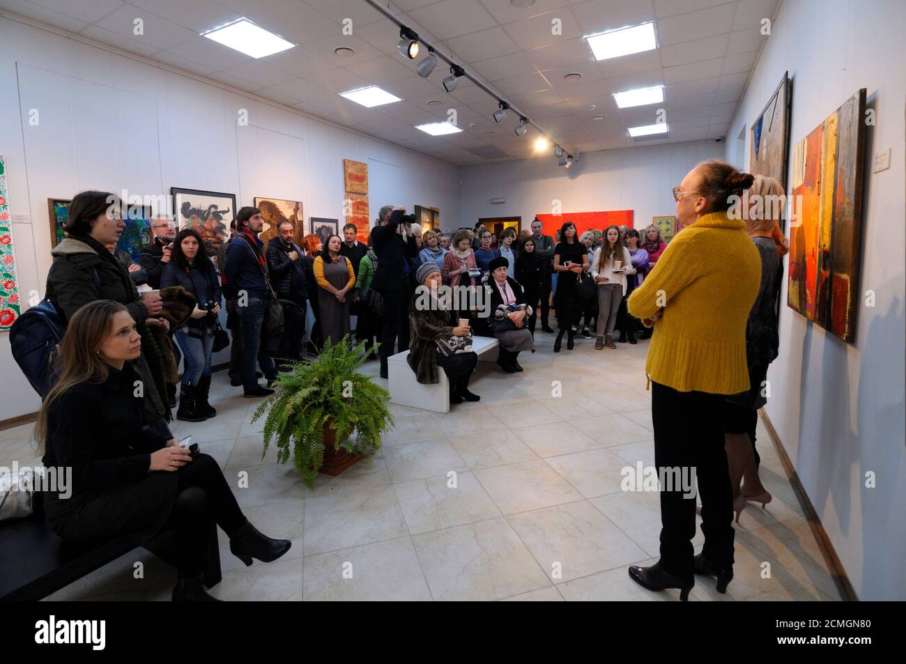 Group of visitor hi-res stock photography and images - Alamy