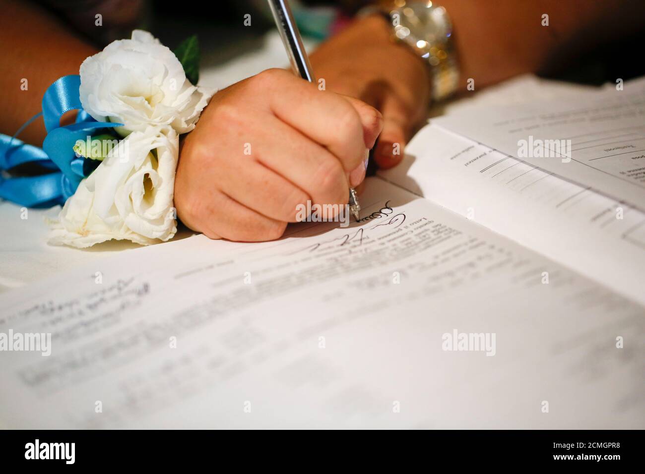 Catholic wedding priest hi-res stock photography and images - Alamy