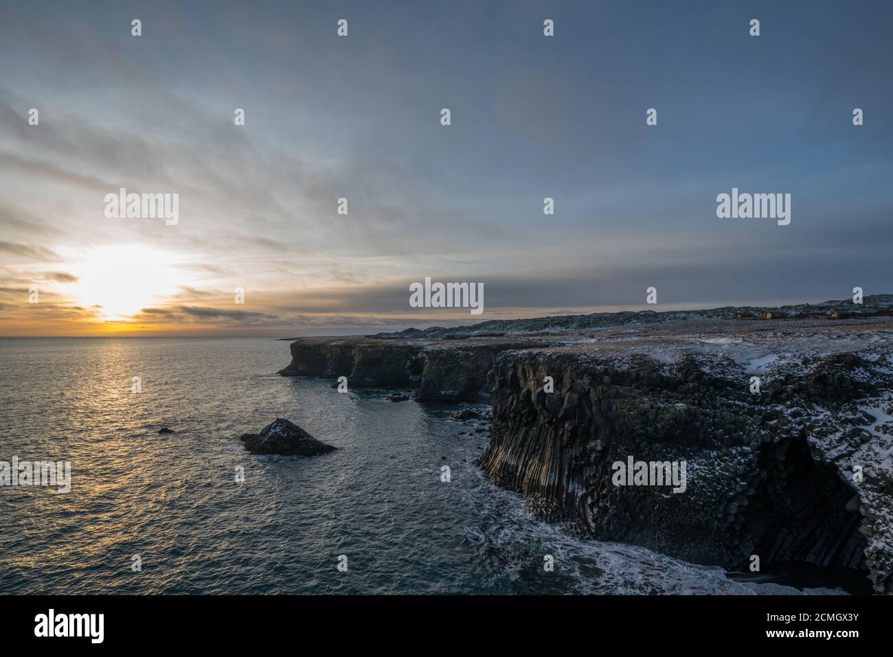 Grey cliffs hi-res stock photography and images - Alamy
