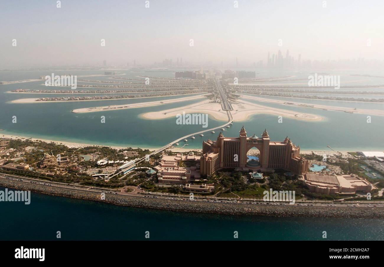 Dubai atlantis aerial view hi-res stock photography and images - Alamy