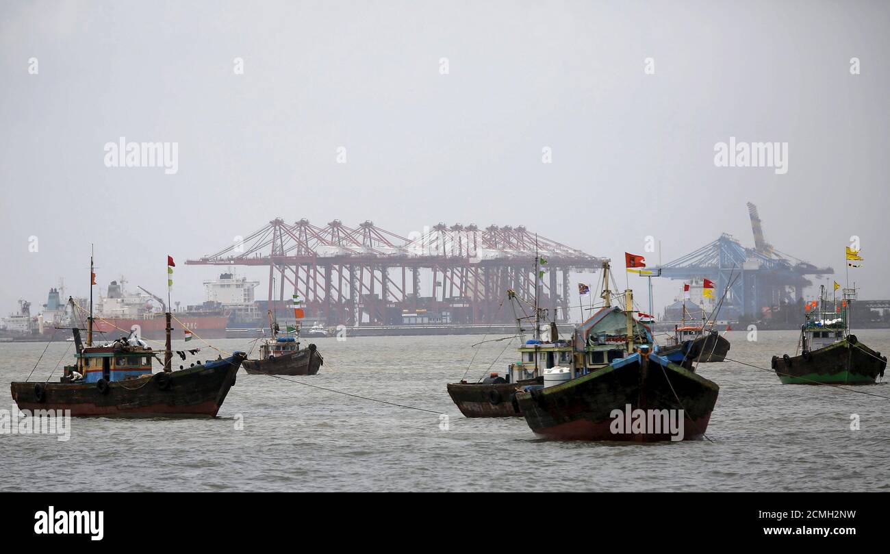 Mumbai port container hi-res stock photography and images - Alamy