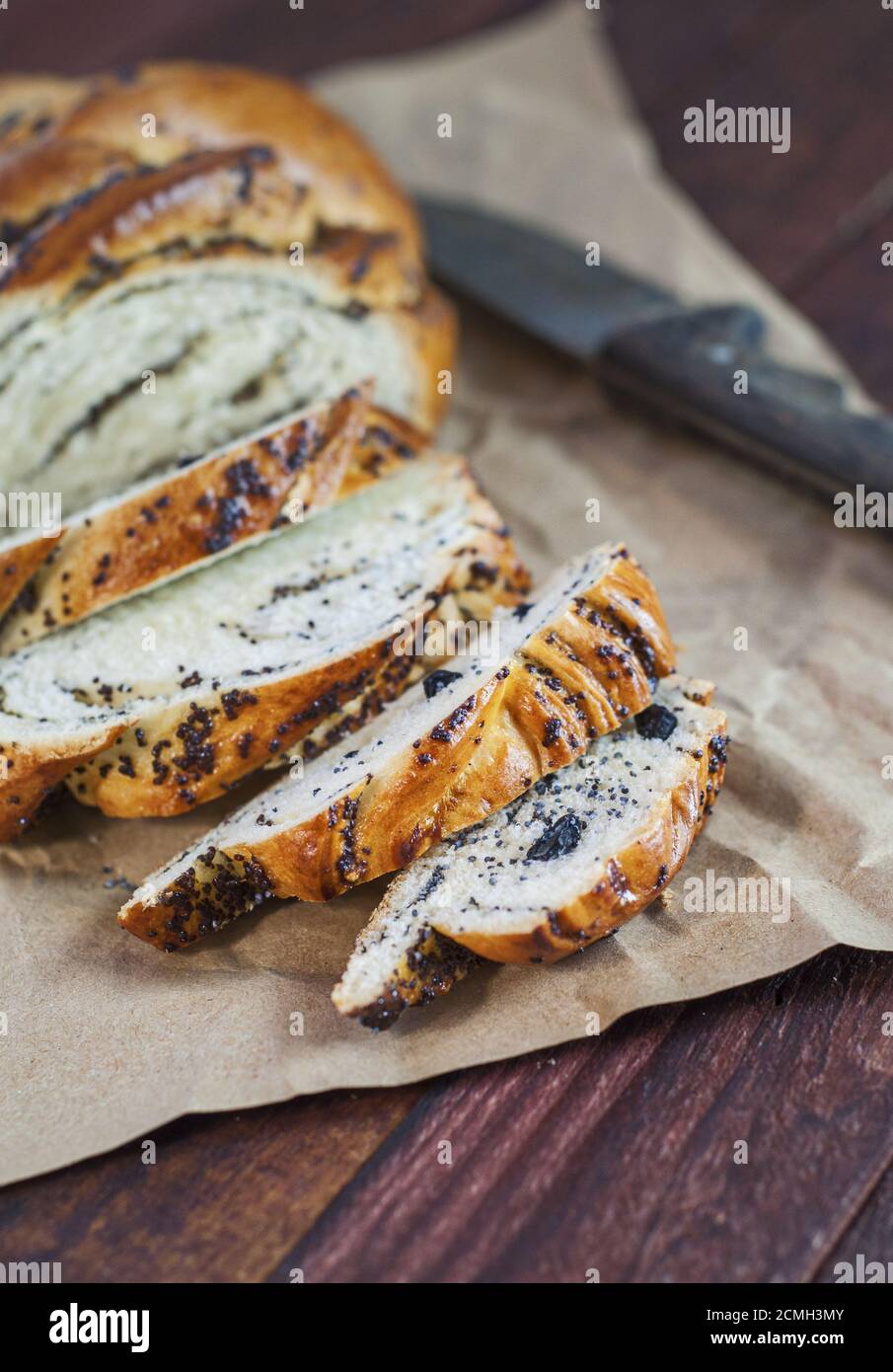 Sliced sweet roll poppy hi-res stock photography and images - Alamy