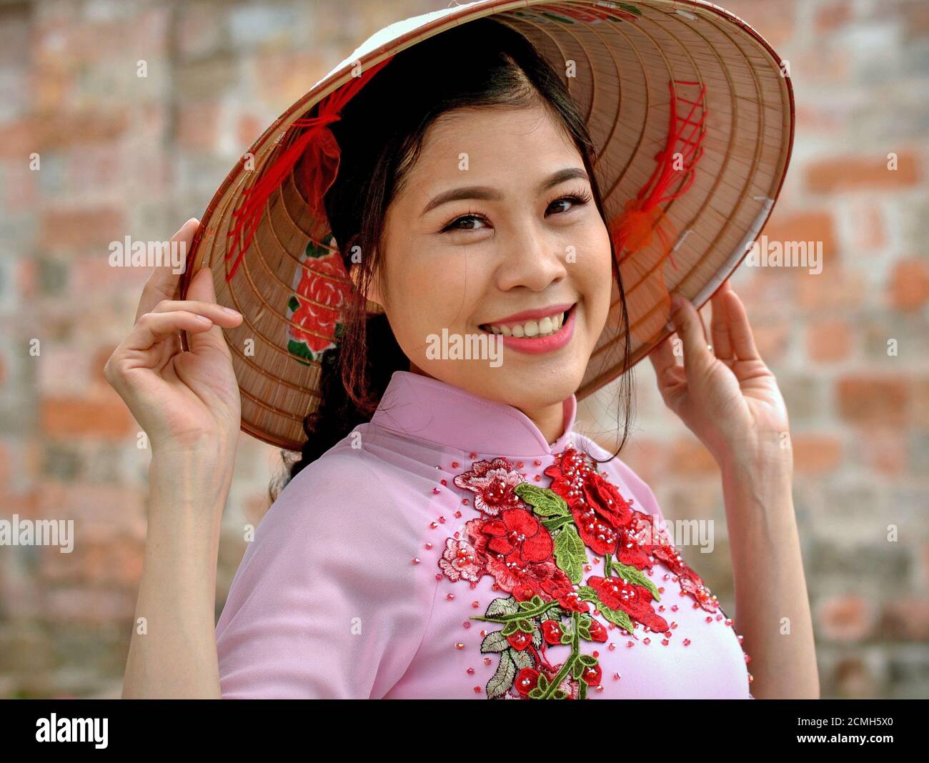 With pink dress and hat hi-res stock photography and images - Alamy