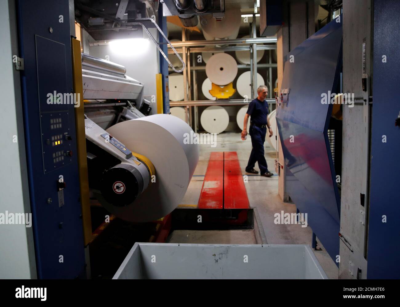 Roll a press hi-res stock photography and images - Alamy