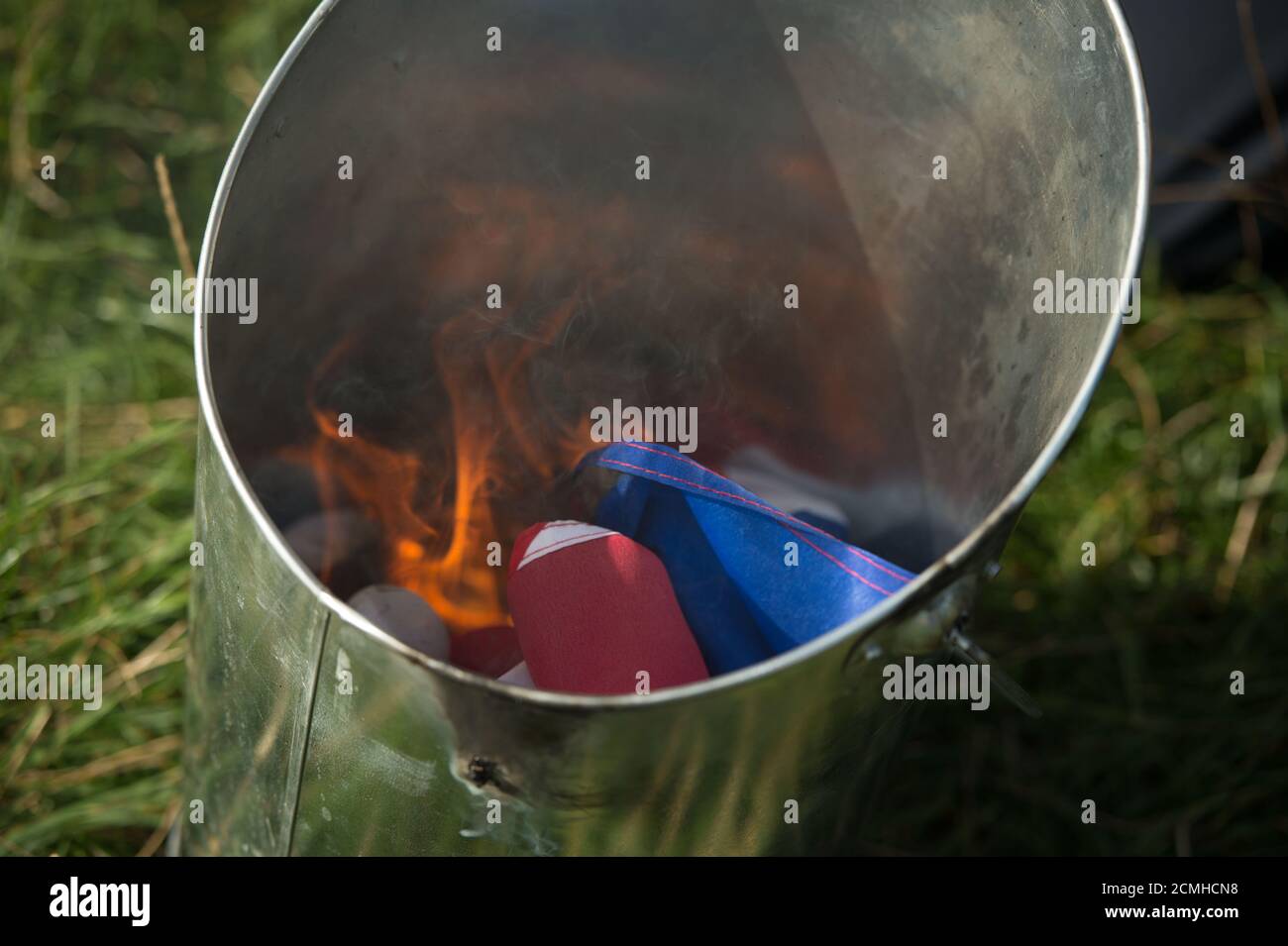 Sean clerkin burning union jack flag hi-res stock photography and ...