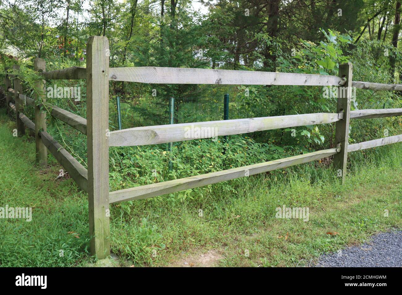 Front garden timber boundary fence hi-res stock photography and images ...