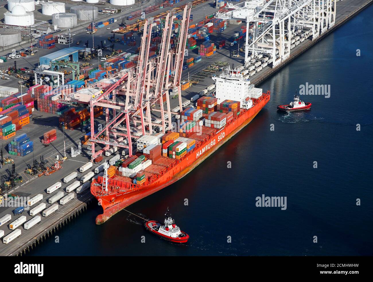 Container ship usa flag hi-res stock photography and images - Alamy